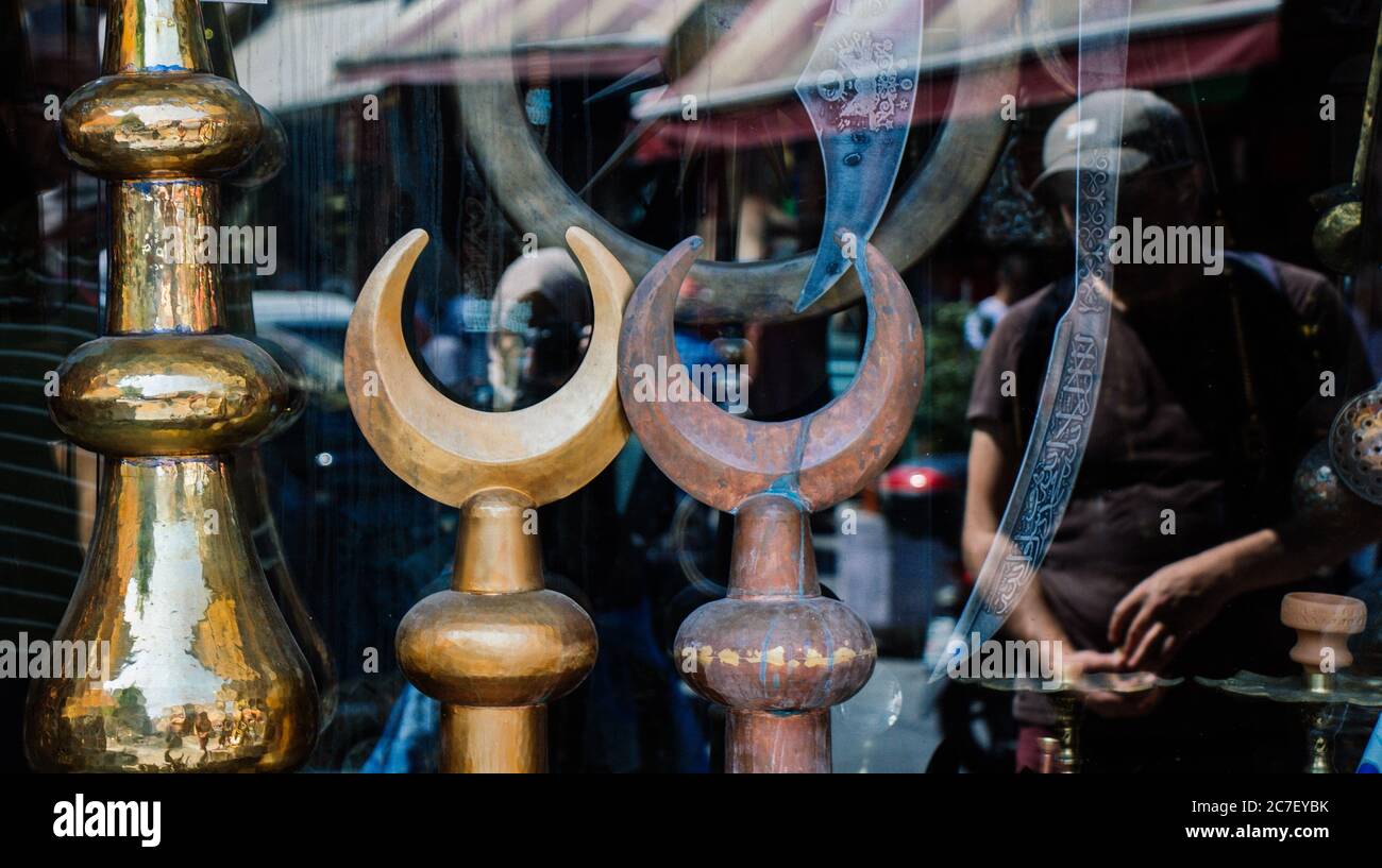 Ottoman crescent icon made of Metal. Islamic crescent symbol icon Stock ...