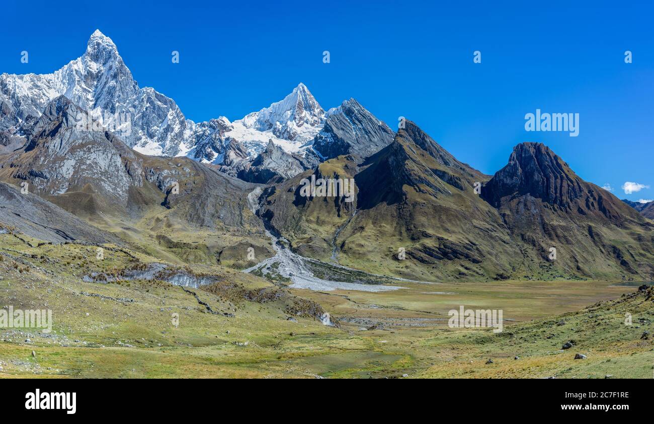 Beautiful landscape shot of the breathtaking mountain range of the ...