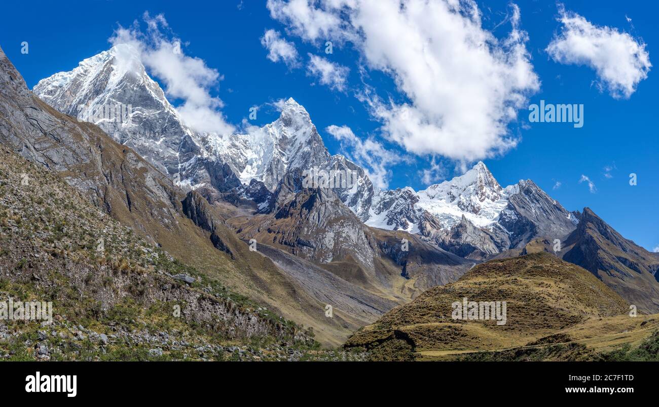 Beautiful landscape shot of the breathtaking mountain range of the ...