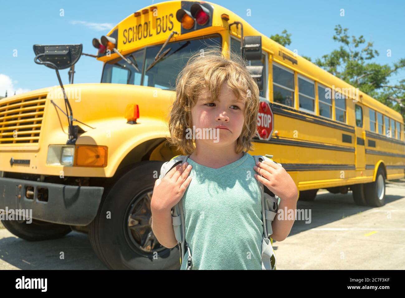 Child sad school bus hi-res stock photography and images - Alamy