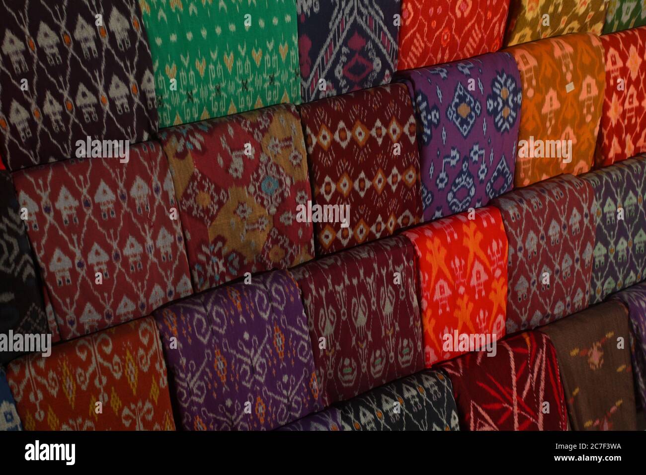 Red batik indonesia hand hi-res stock photography and images - Alamy