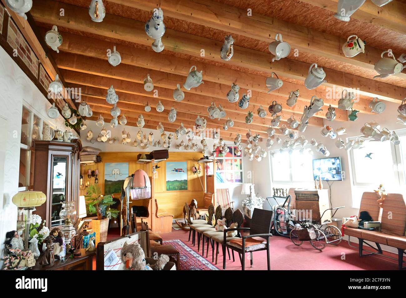 Hessian ceiling hi-res stock photography and images - Alamy