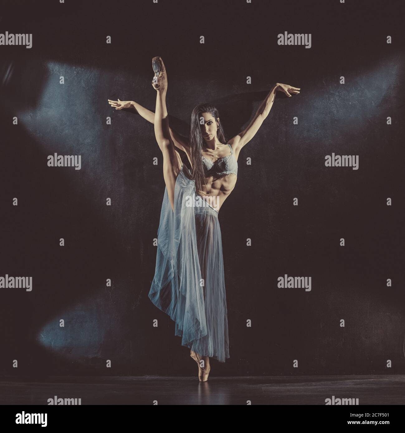 Ballet ballet muscle women hi-res stock photography and images - Alamy