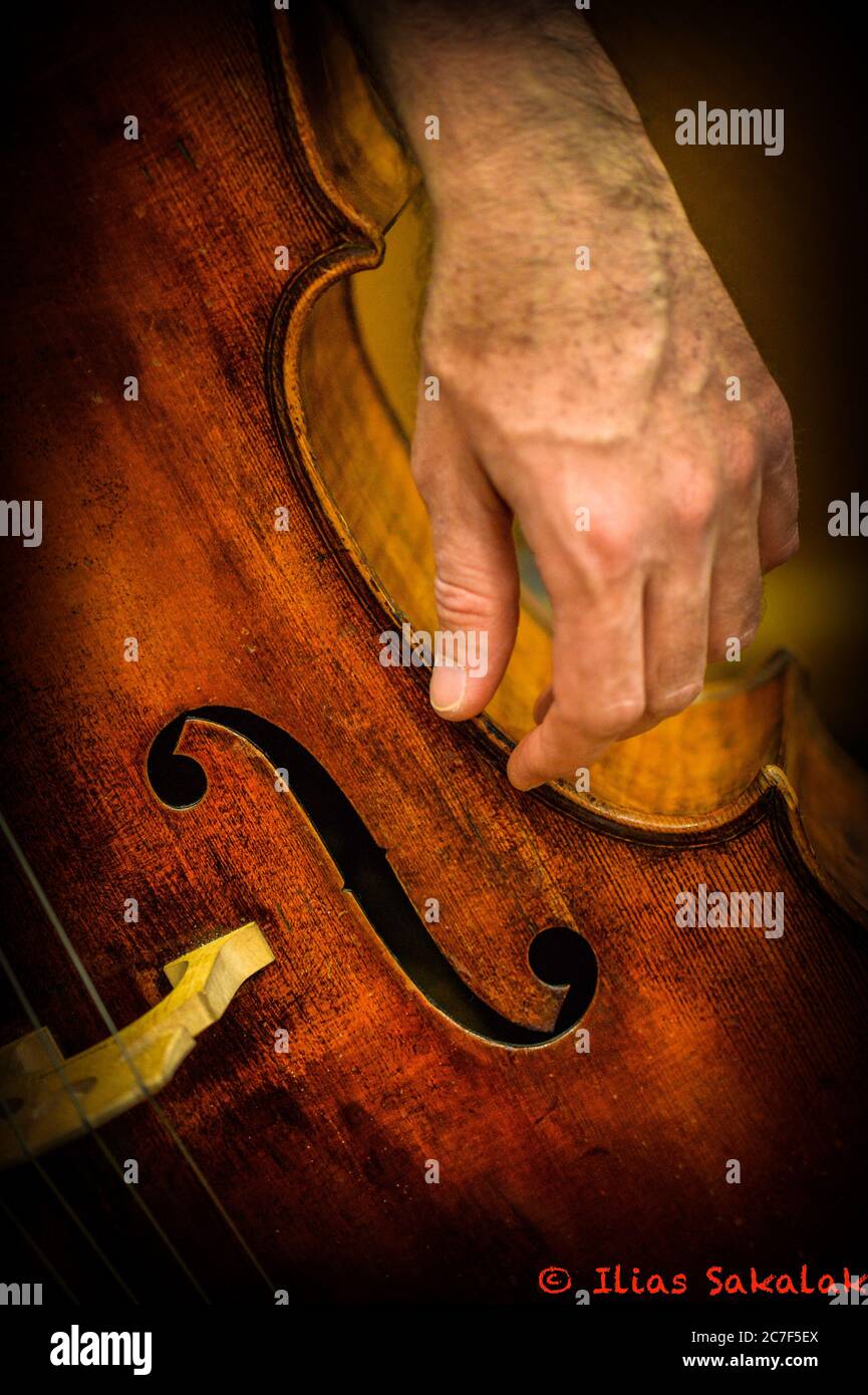 Cello symbol hi-res stock photography and images - Alamy