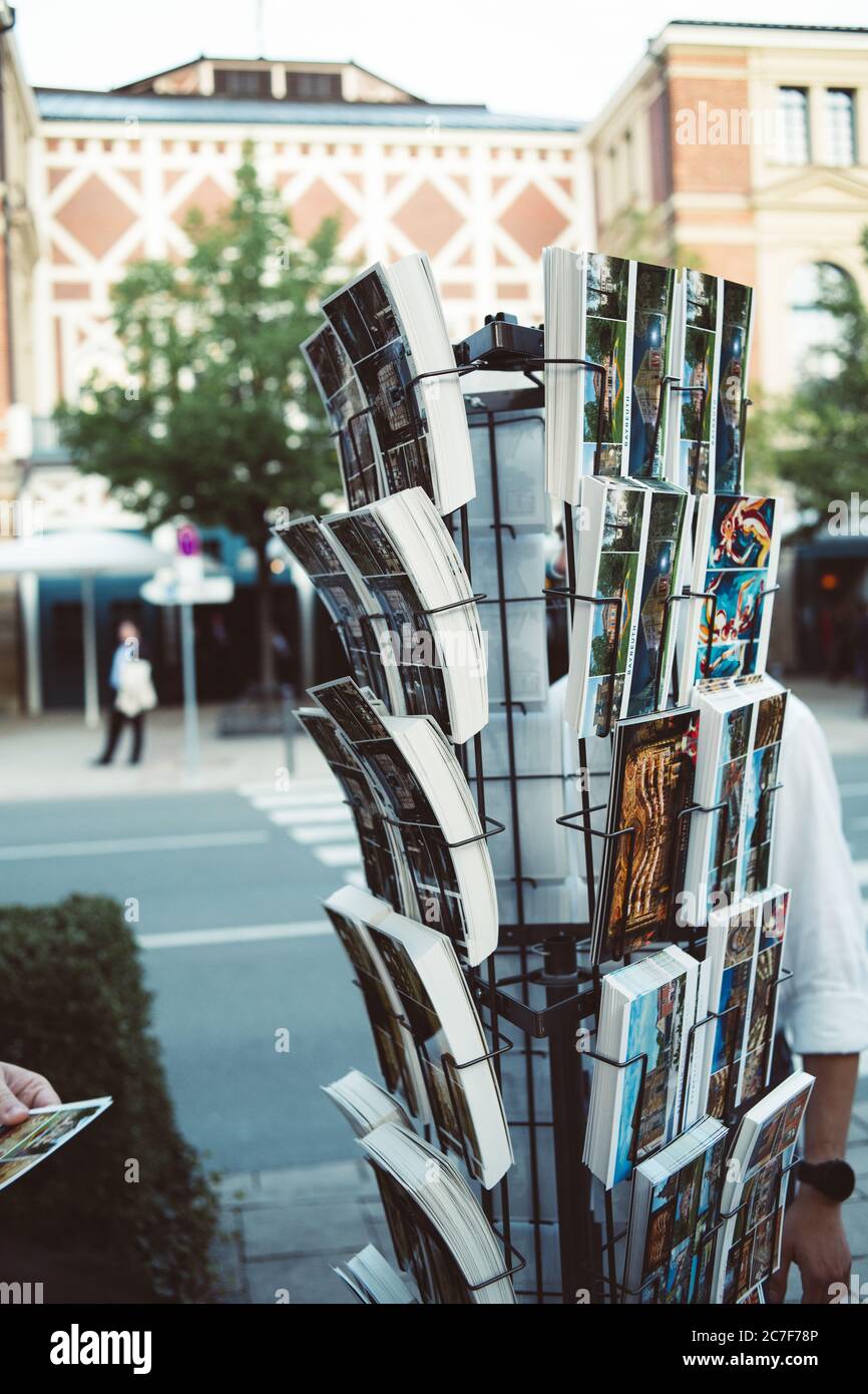 Vertical book stand hi-res stock photography and images - Alamy