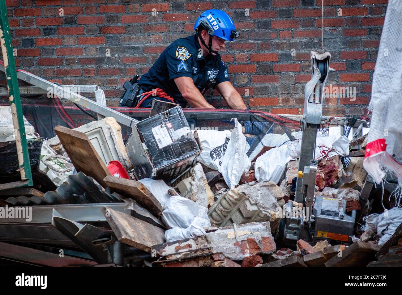 Death of construction workers hi-res stock photography and images - Alamy