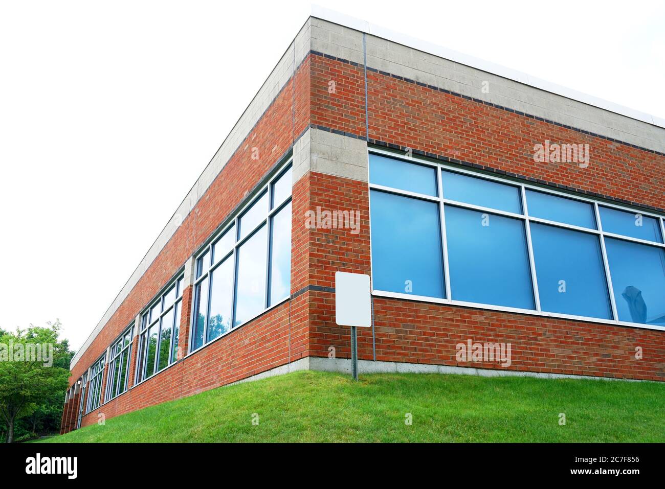 Building wall corner low angle hi-res stock photography and images - Alamy