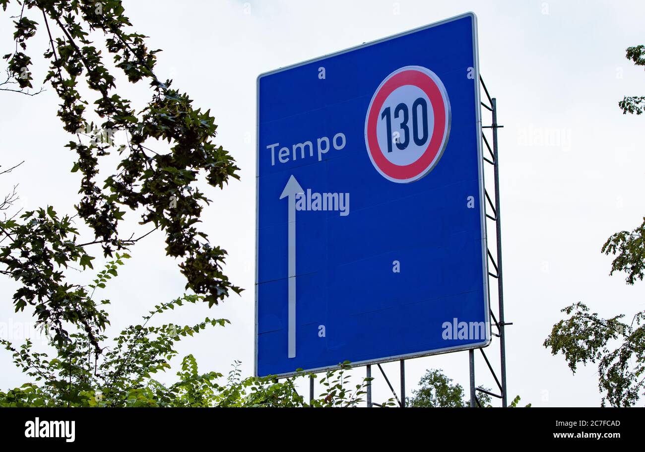 130 speed limit sign hi-res stock photography and images - Alamy