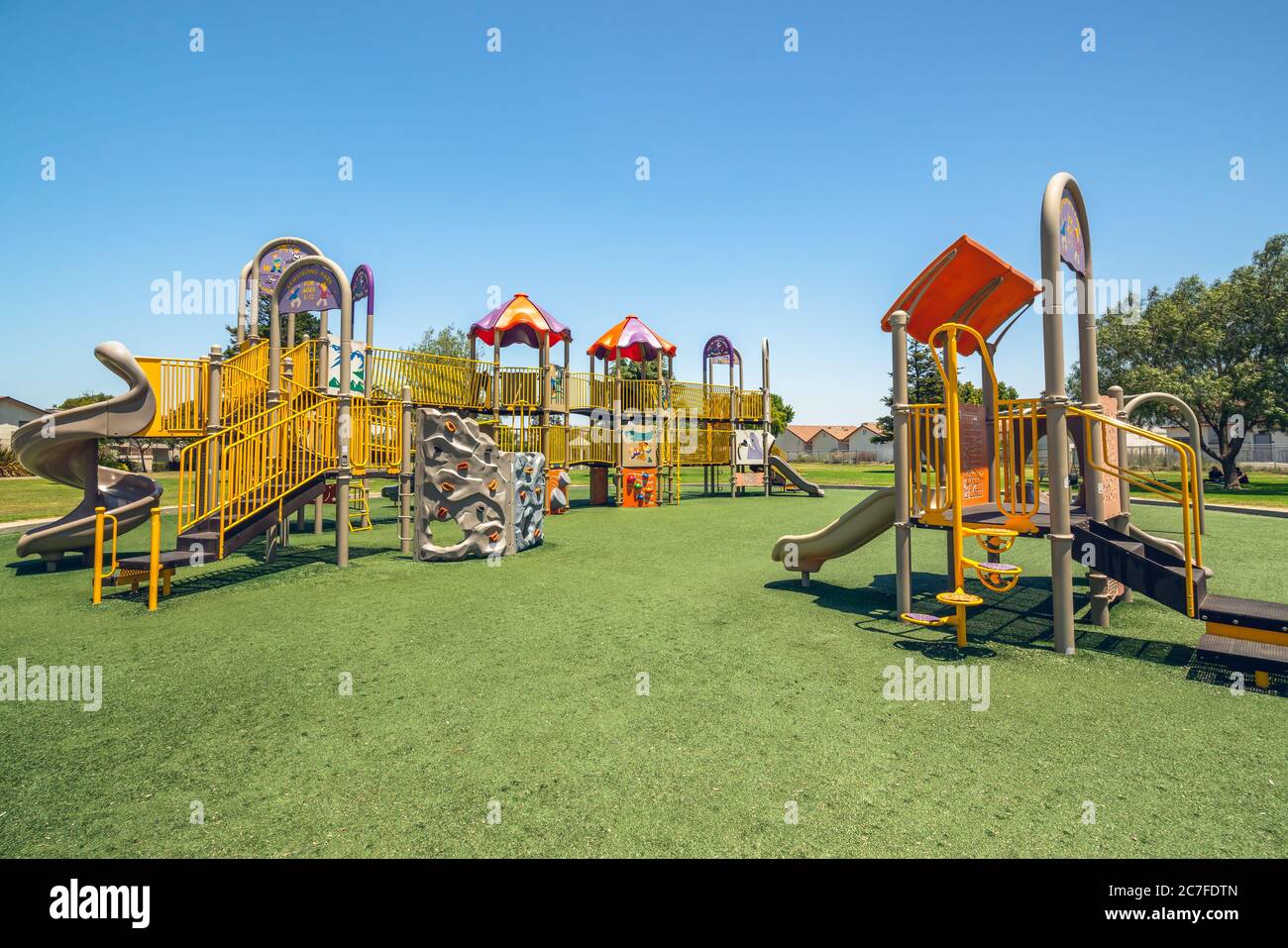 Neighborhood park california grass hi-res stock photography and images ...