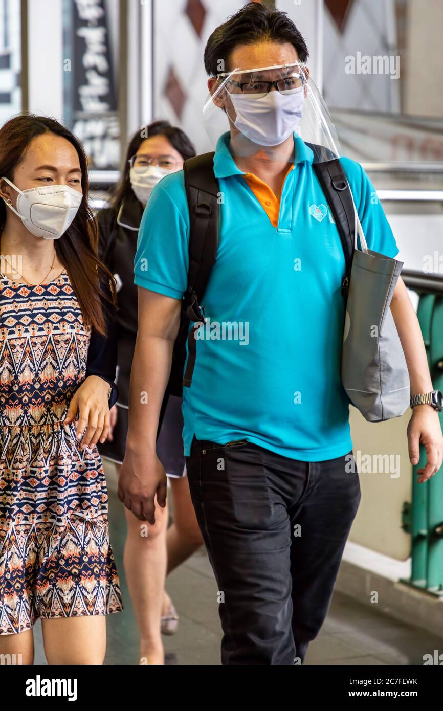 Employee wear face shield hi-res stock photography and images - Alamy