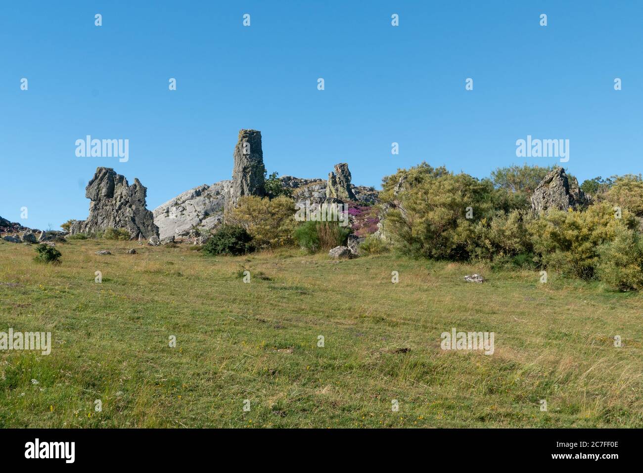 Hiking route through the Peña Tremaya. Palencia. Spain Stock Photo - Alamy