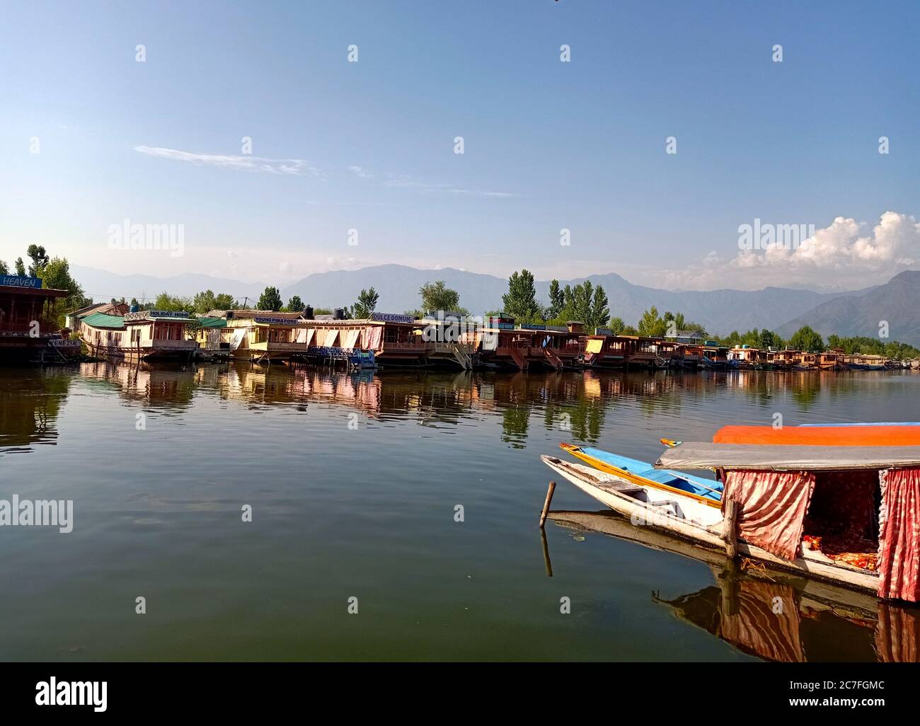 Dal lake hi-res stock photography and images - Alamy