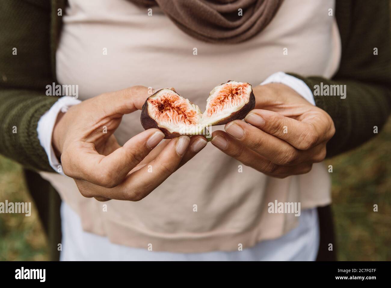 Figs in hand hi-res stock photography and images - Alamy