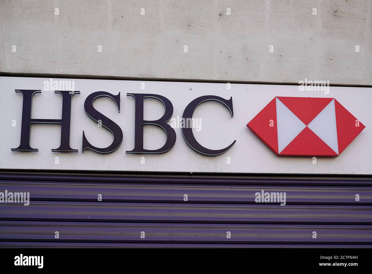 Bordeaux , Aquitaine / France - 07 07 2020 : HSBC bank logo text sign ...