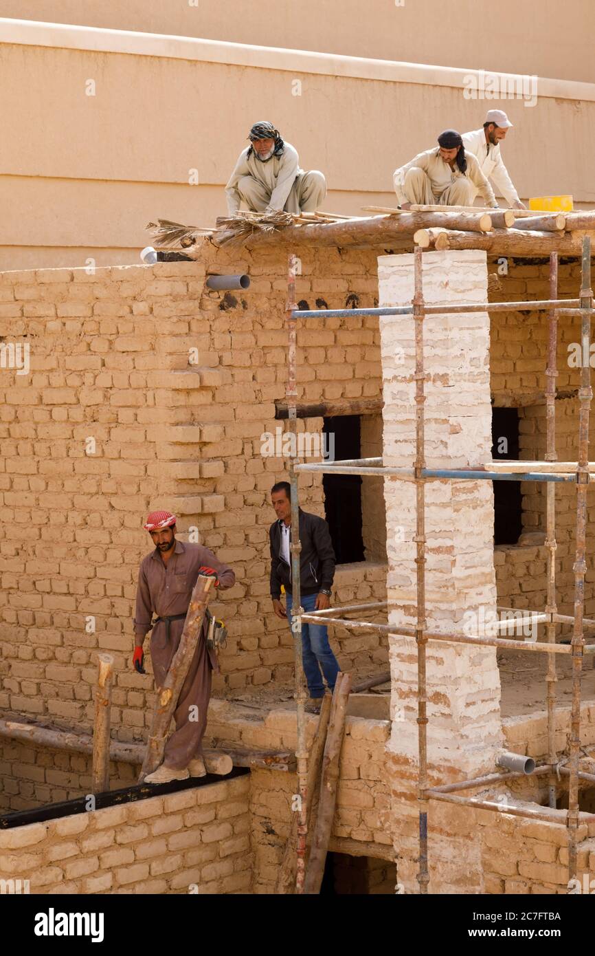 Saudi arabia construction worker hi-res stock photography and images ...