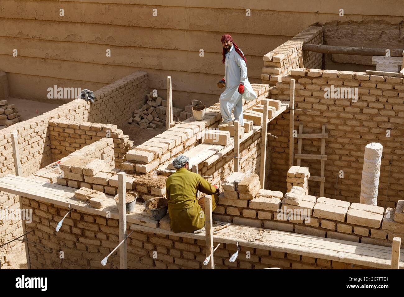 Saudi arabia construction worker hi-res stock photography and images ...