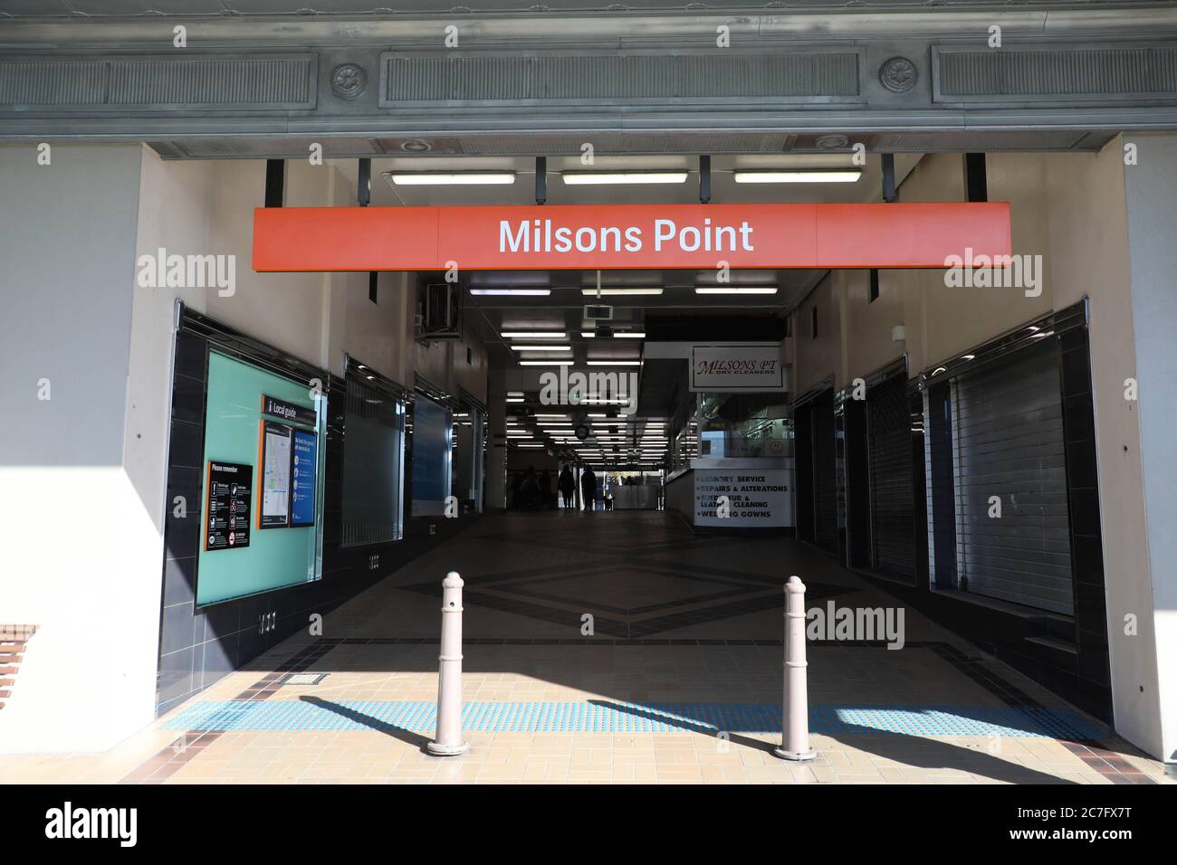 Milsons point train station hi-res stock photography and images - Alamy