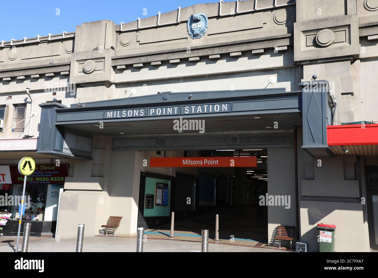 Milsons point train station hi-res stock photography and images - Alamy