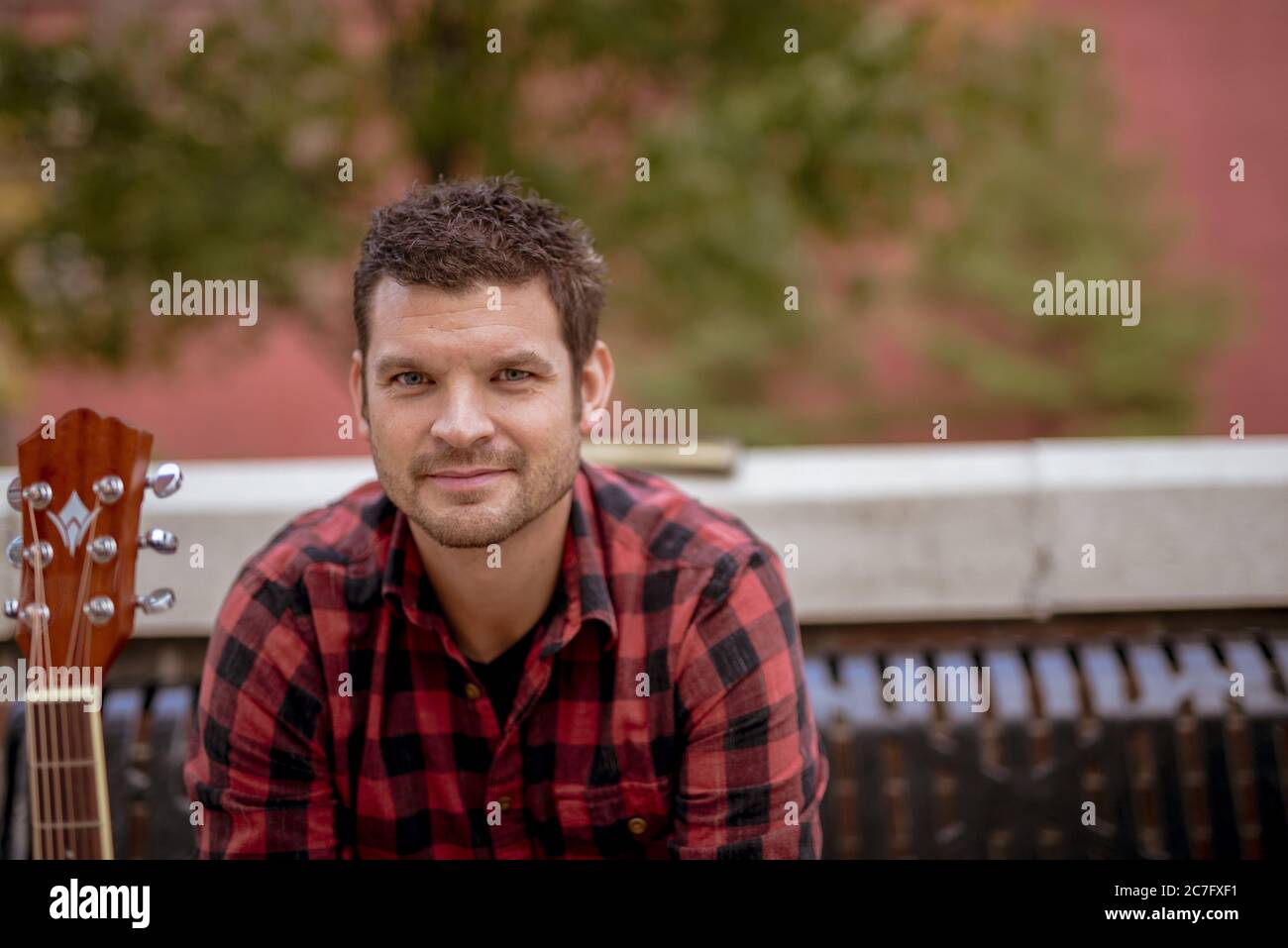 Male model with guitar bench hi-res stock photography and images - Alamy