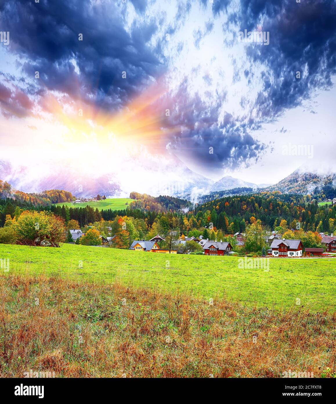 Idyllic autumn scene in Grundlsee lake. Alpine meadows at autumn ...