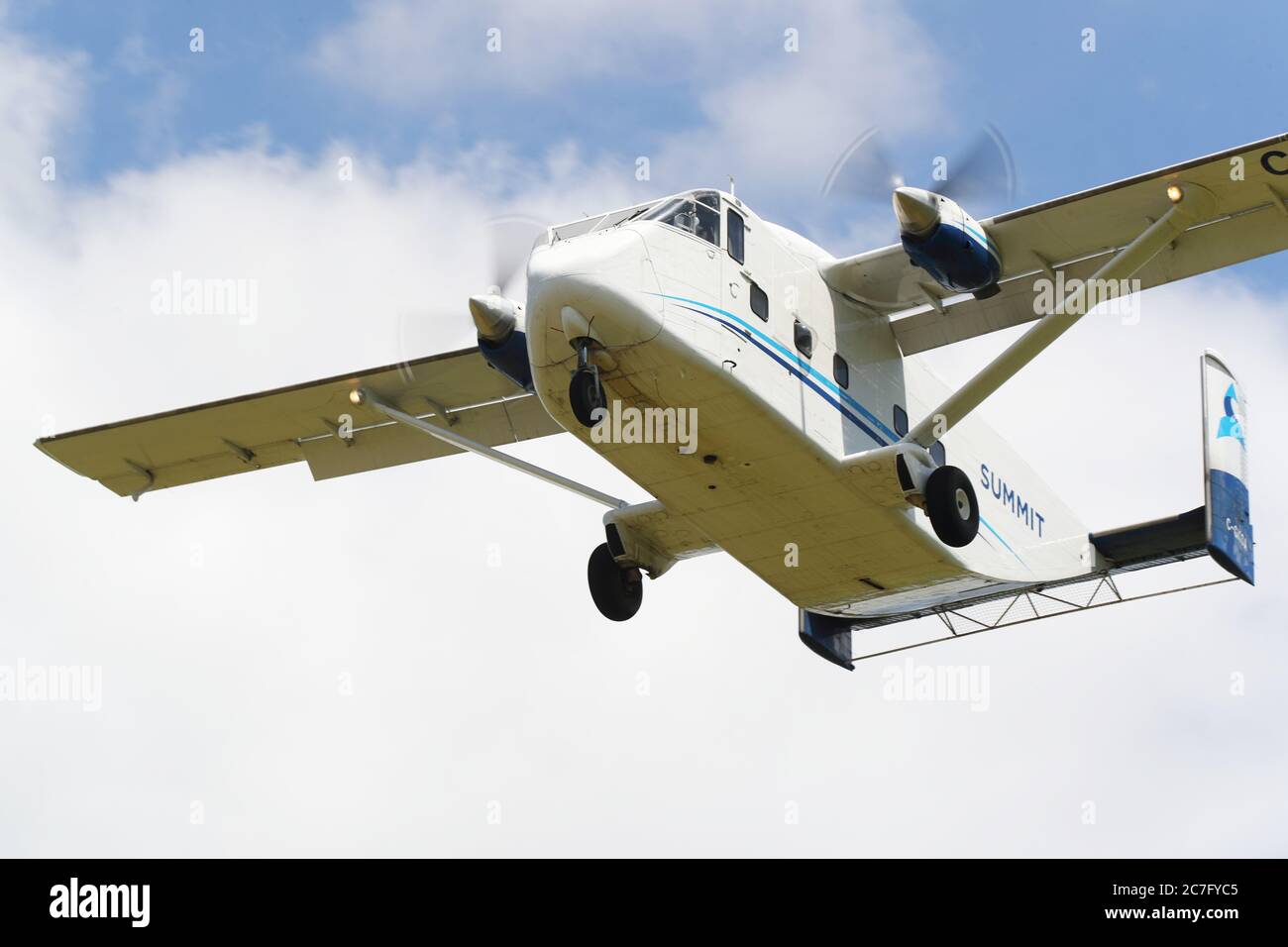 Summit Air Short SC 7 Skyvan C-GKOA landing at RAF Brize Norton ...
