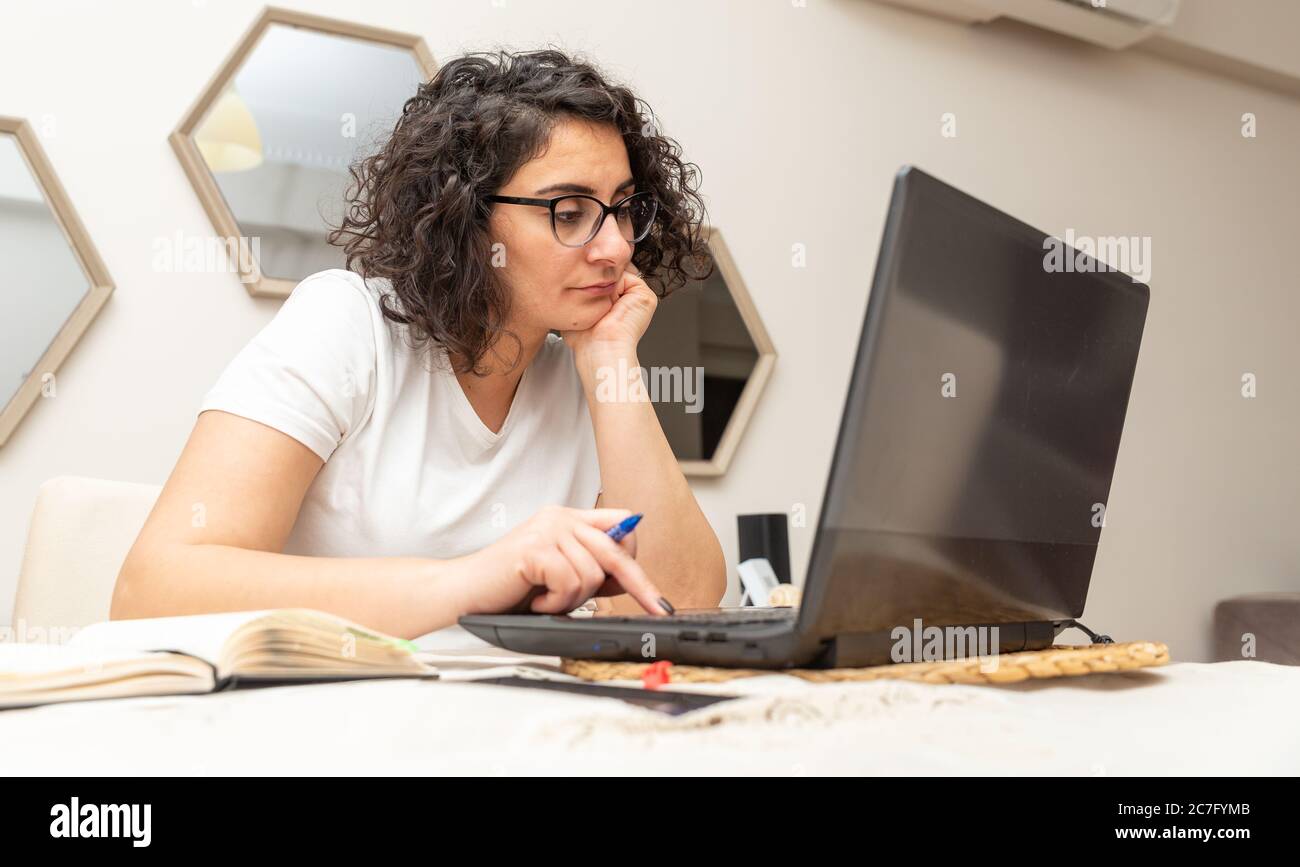 Bored office hi-res stock photography and images - Alamy