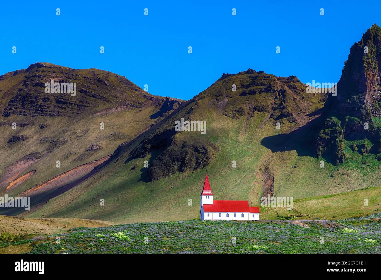 Gorgeous view of Vikurkirkja christian church in front of mouintaine ...