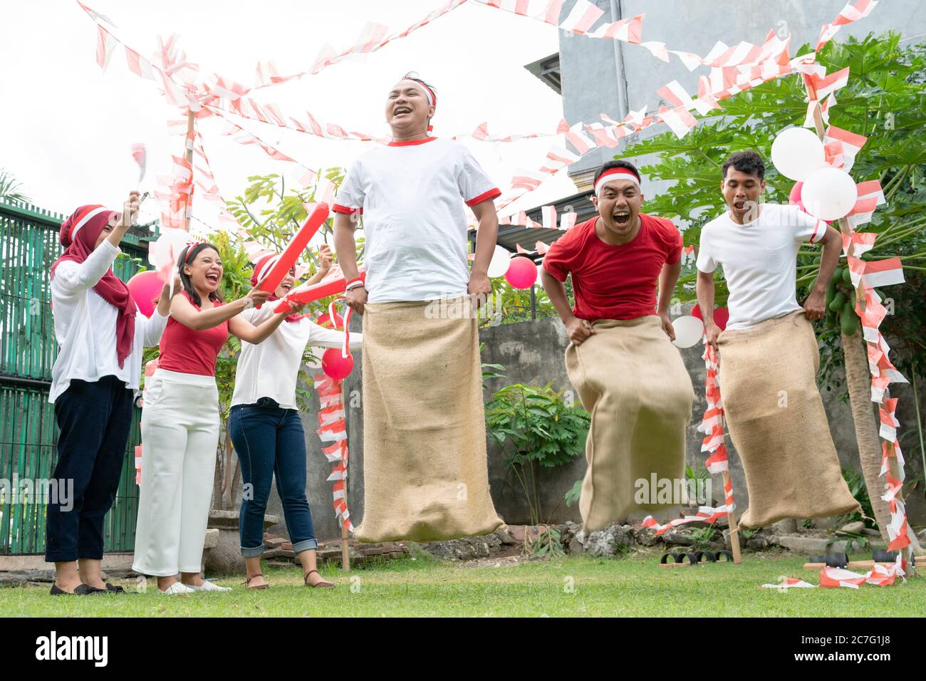 Sack race sacks jump hi-res stock photography and images - Alamy