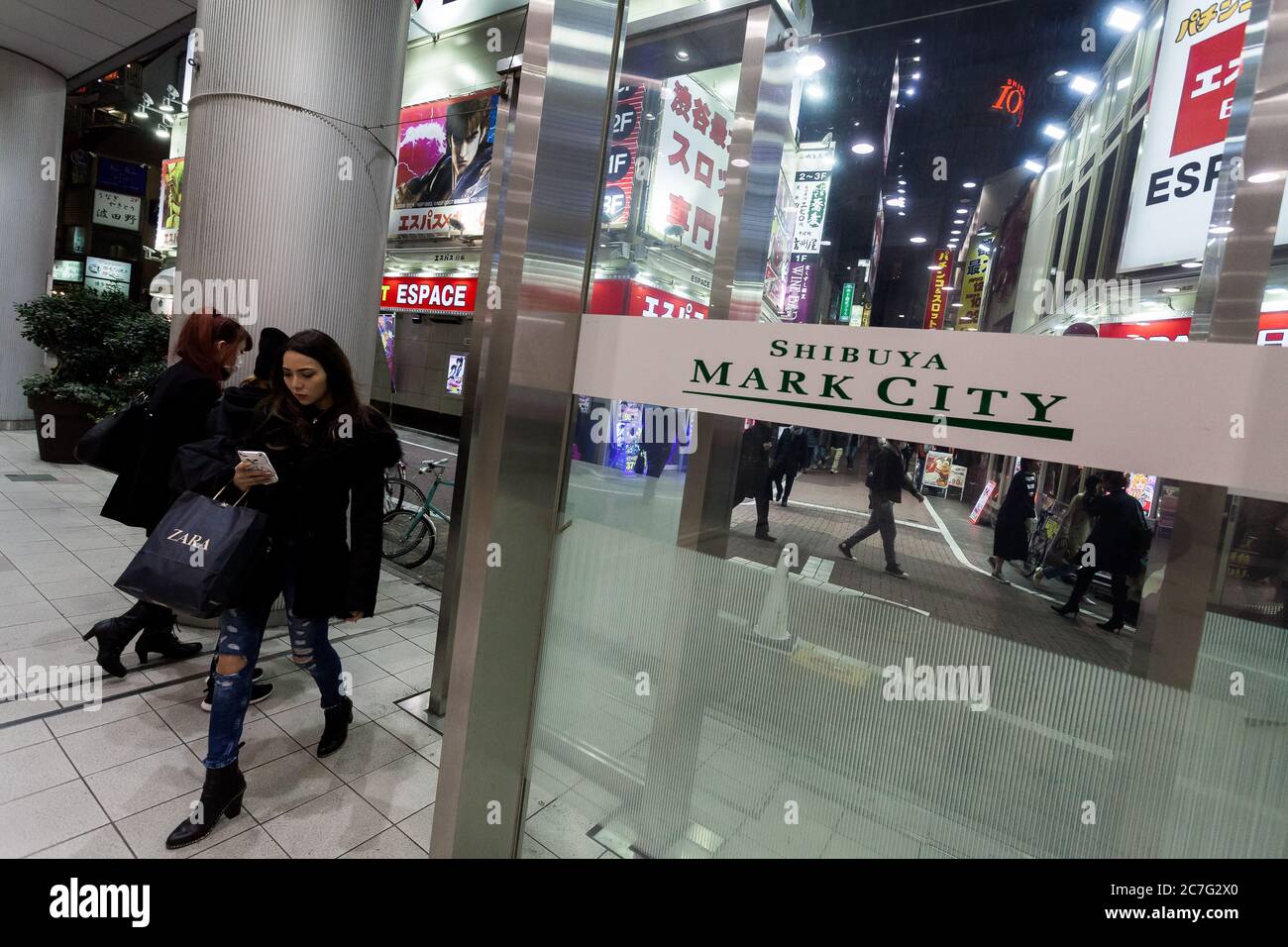Tokyo Shopping Malls High Resolution Stock Photography and Images - Alamy
