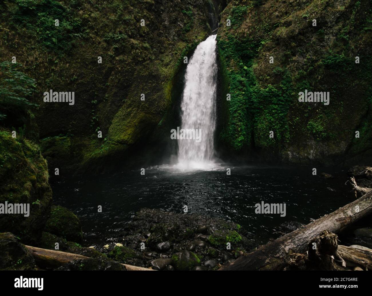 Beautiful falls in center hi-res stock photography and images - Alamy