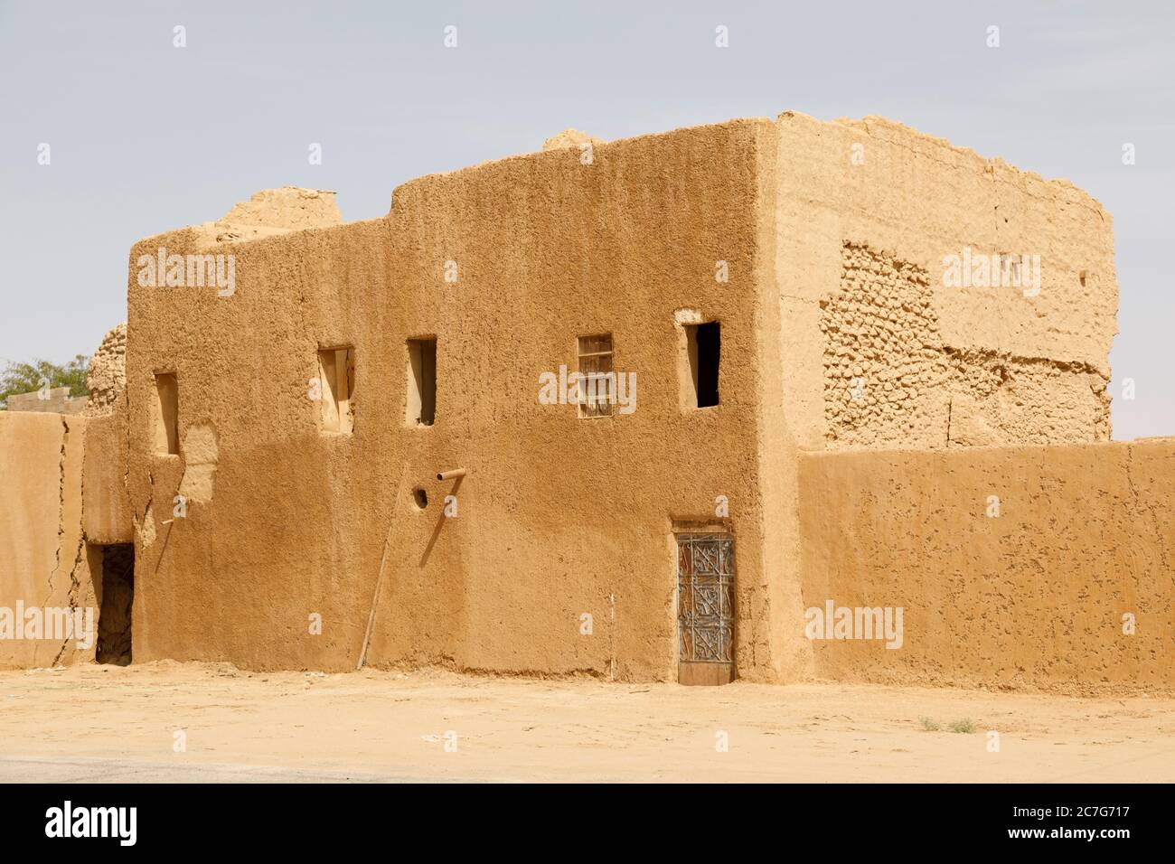 Typical building in Saudi Arabia made of clay bricks Stock Photo - Alamy