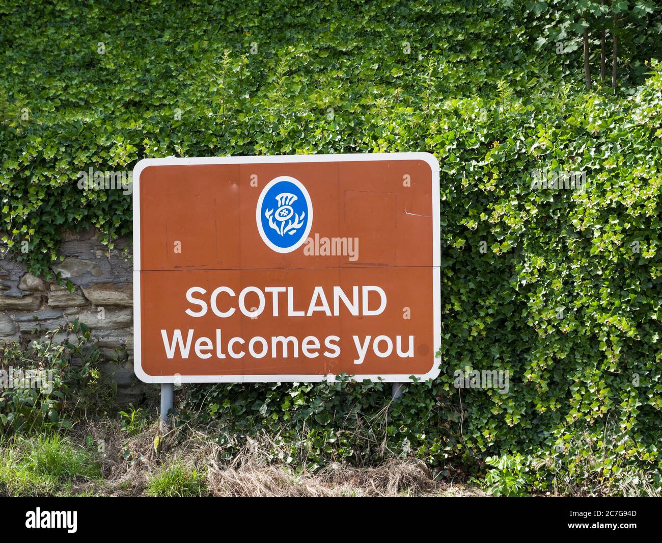 Welcome to Scotland sign Stock Photo - Alamy