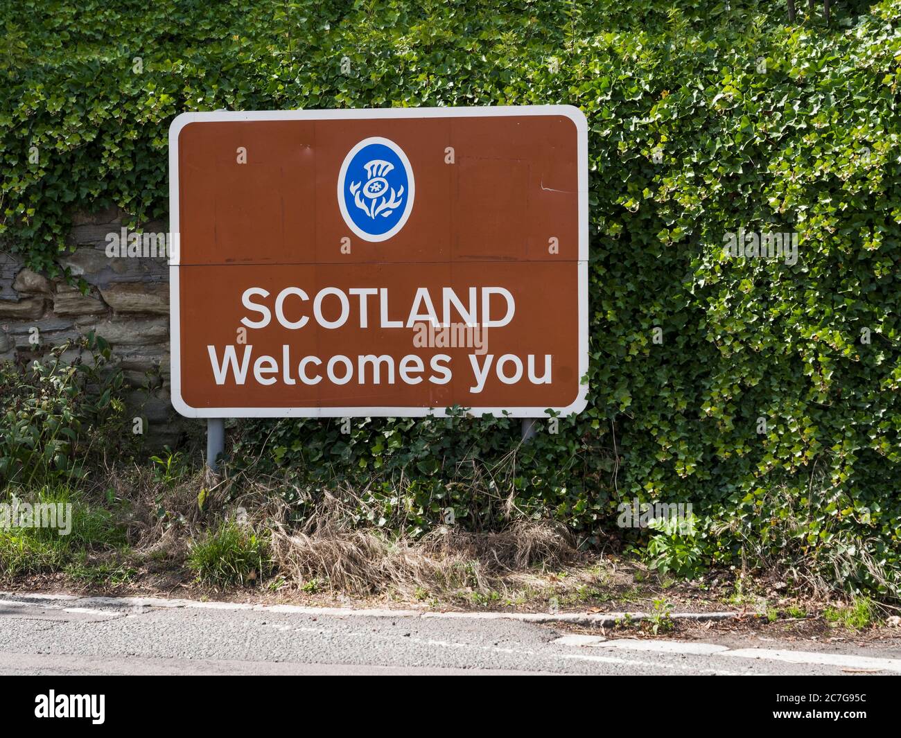Welcome to Scotland sign Stock Photo - Alamy
