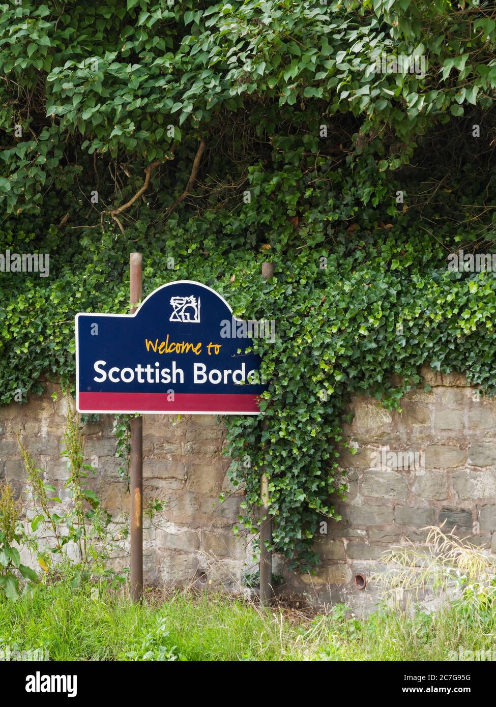 Scottish borders welcome sign Stock Photo - Alamy