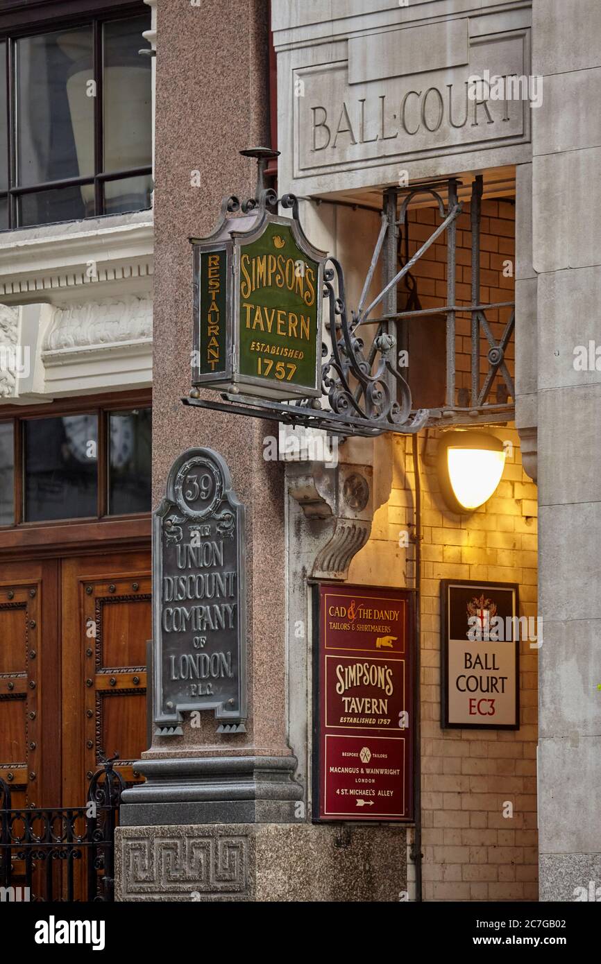 Simpsons tavern ball court hi-res stock photography and images - Alamy