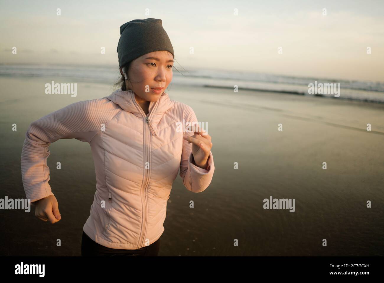 Woman runner hi-res stock photography and images - Alamy