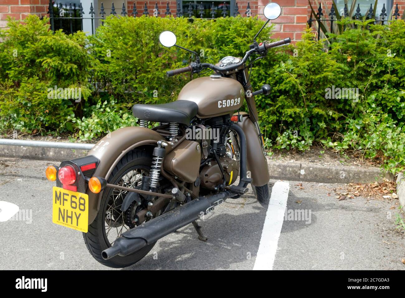 Royal enfield 500 classic hi-res stock photography and images - Alamy