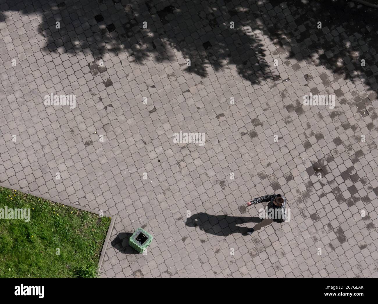 The Architecture backgrounds and objects. Sidewalk. Man. Woman. Girl ...