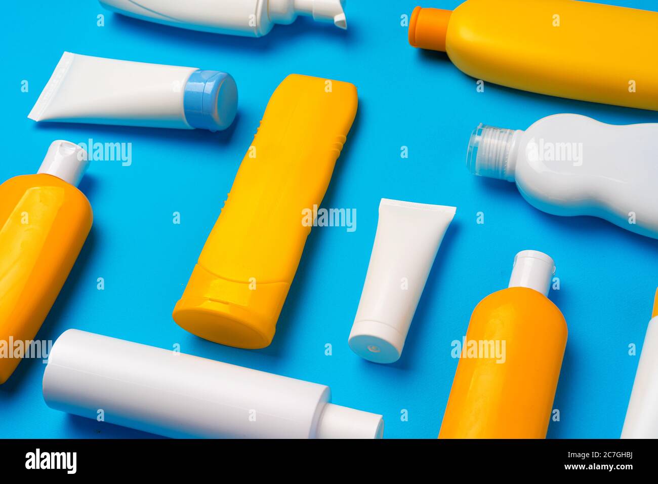 Sunscreen bottles beach accessories hi-res stock photography and images ...
