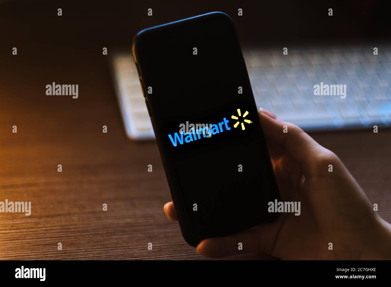 Walmart logo on the smartphone screen in hand Stock Photo - Alamy