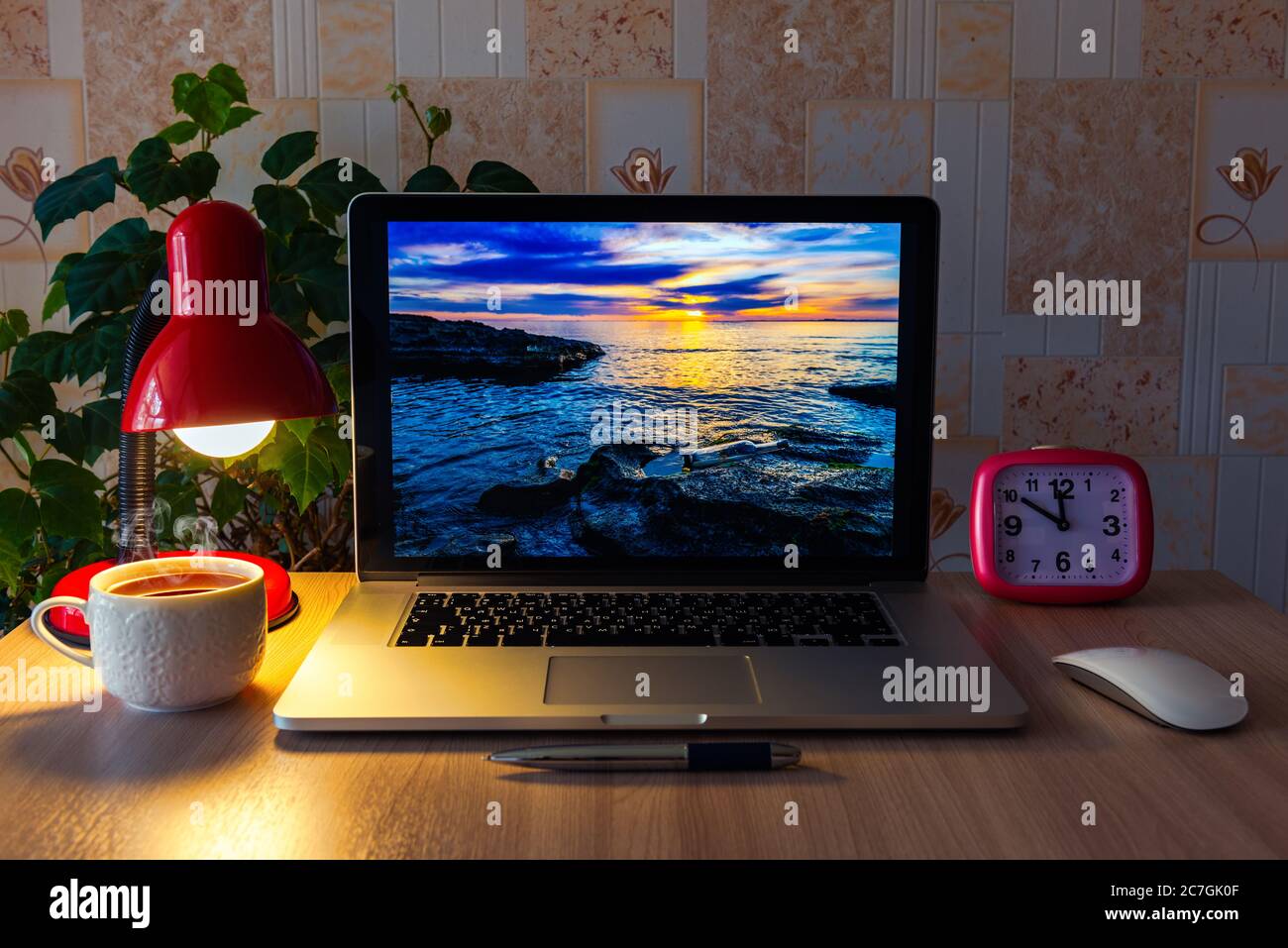 Freelancer remote hi-res stock photography and images - Alamy