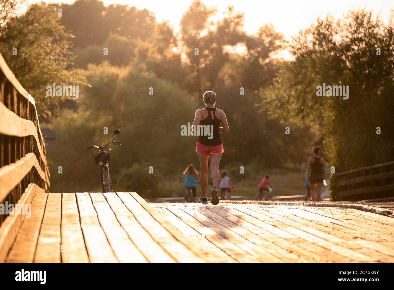 Outdoor Exercise, everyday people sports, health benefits of physical ...