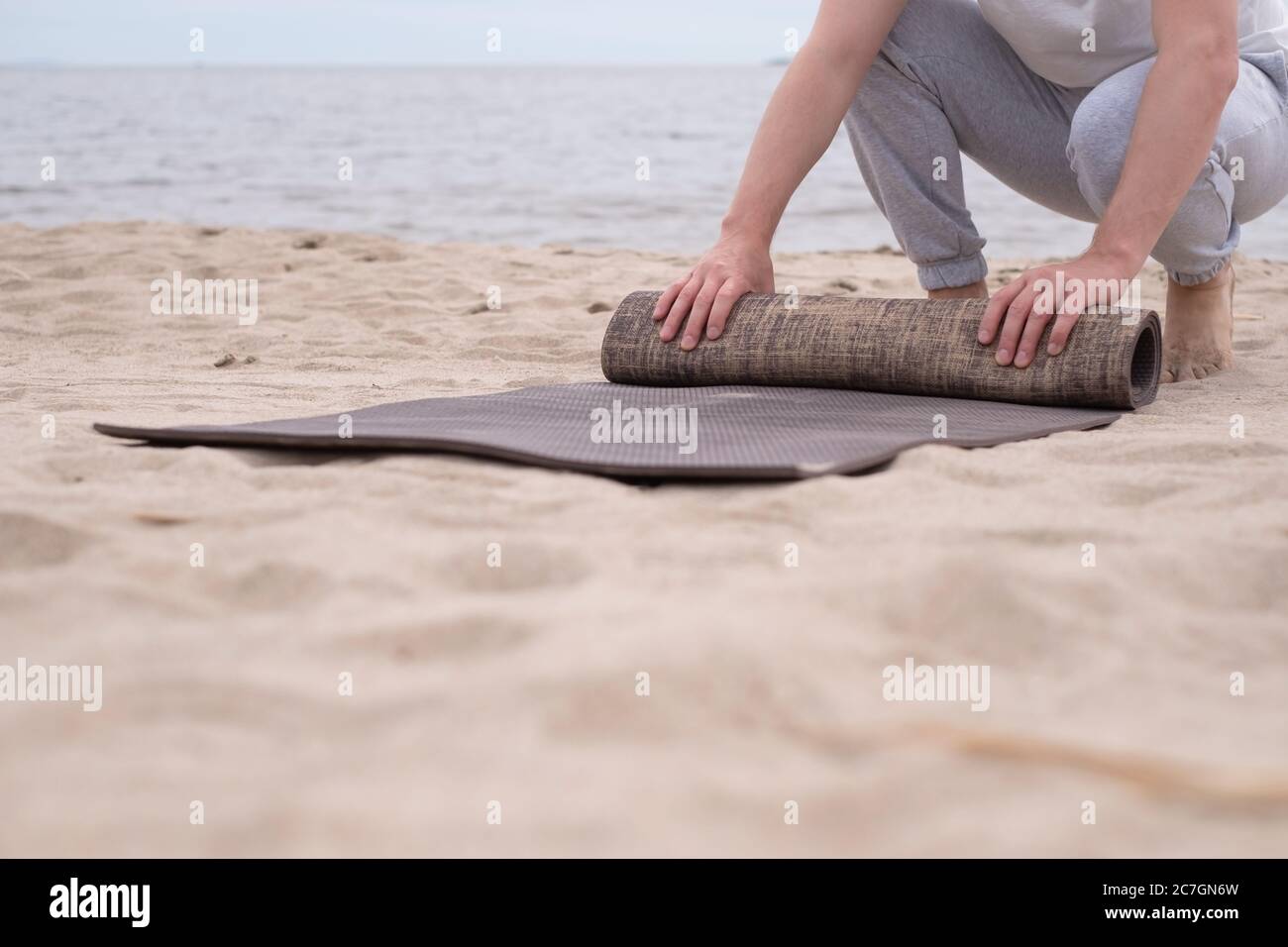 Man training on pilates hi-res stock photography and images - Alamy