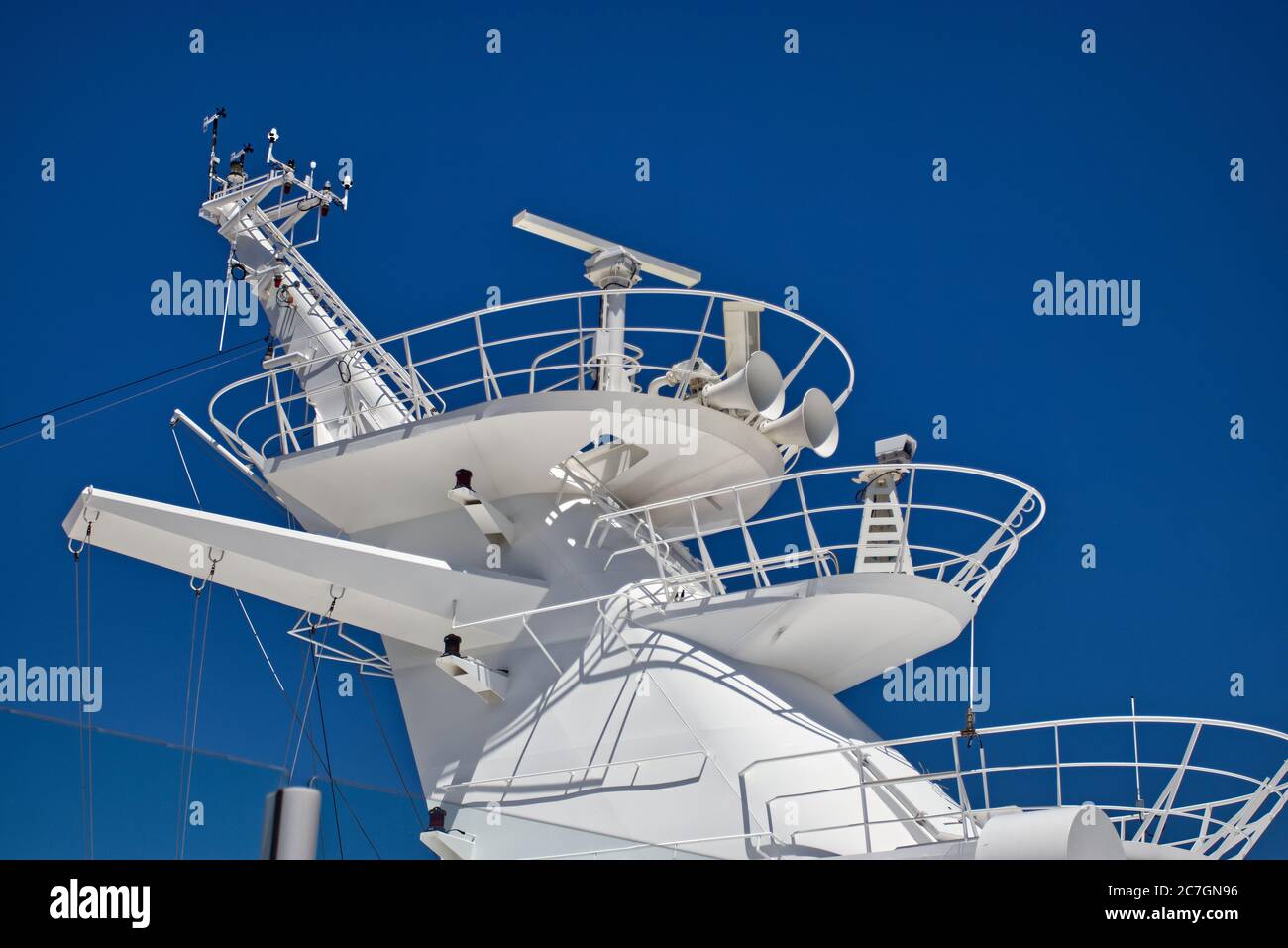 A modern ships mast hi-res stock photography and images - Alamy