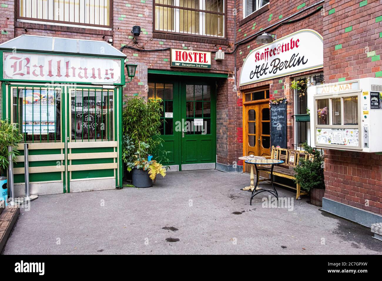 Alt Berlin Kaffeestube Coffee shop & Hostel entrance in grounds of ...