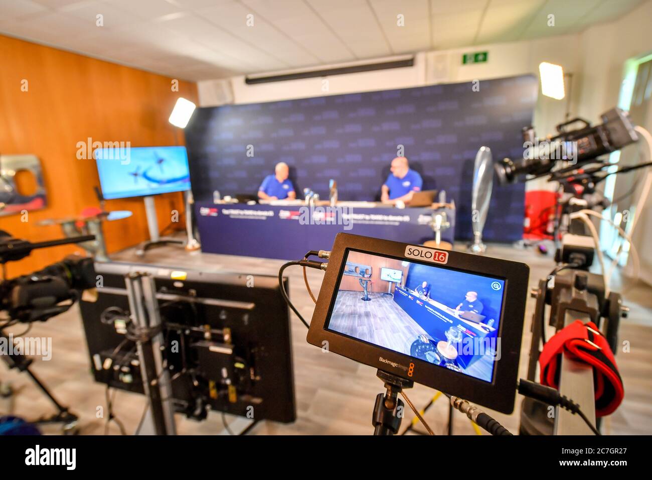 Presenters from left to right hi-res stock photography and images - Alamy