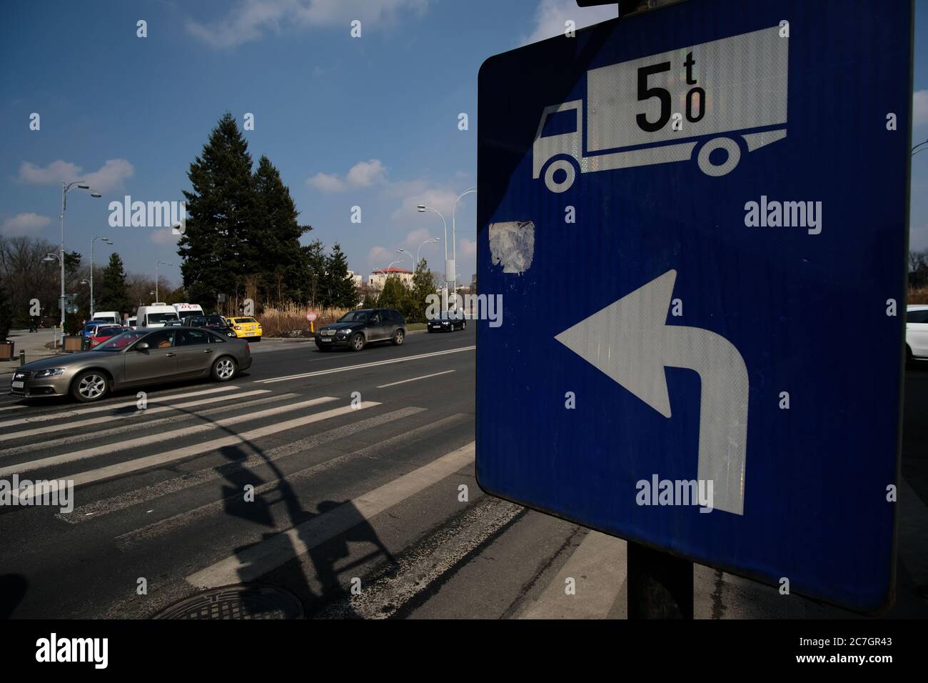 Bus left road hi-res stock photography and images - Alamy