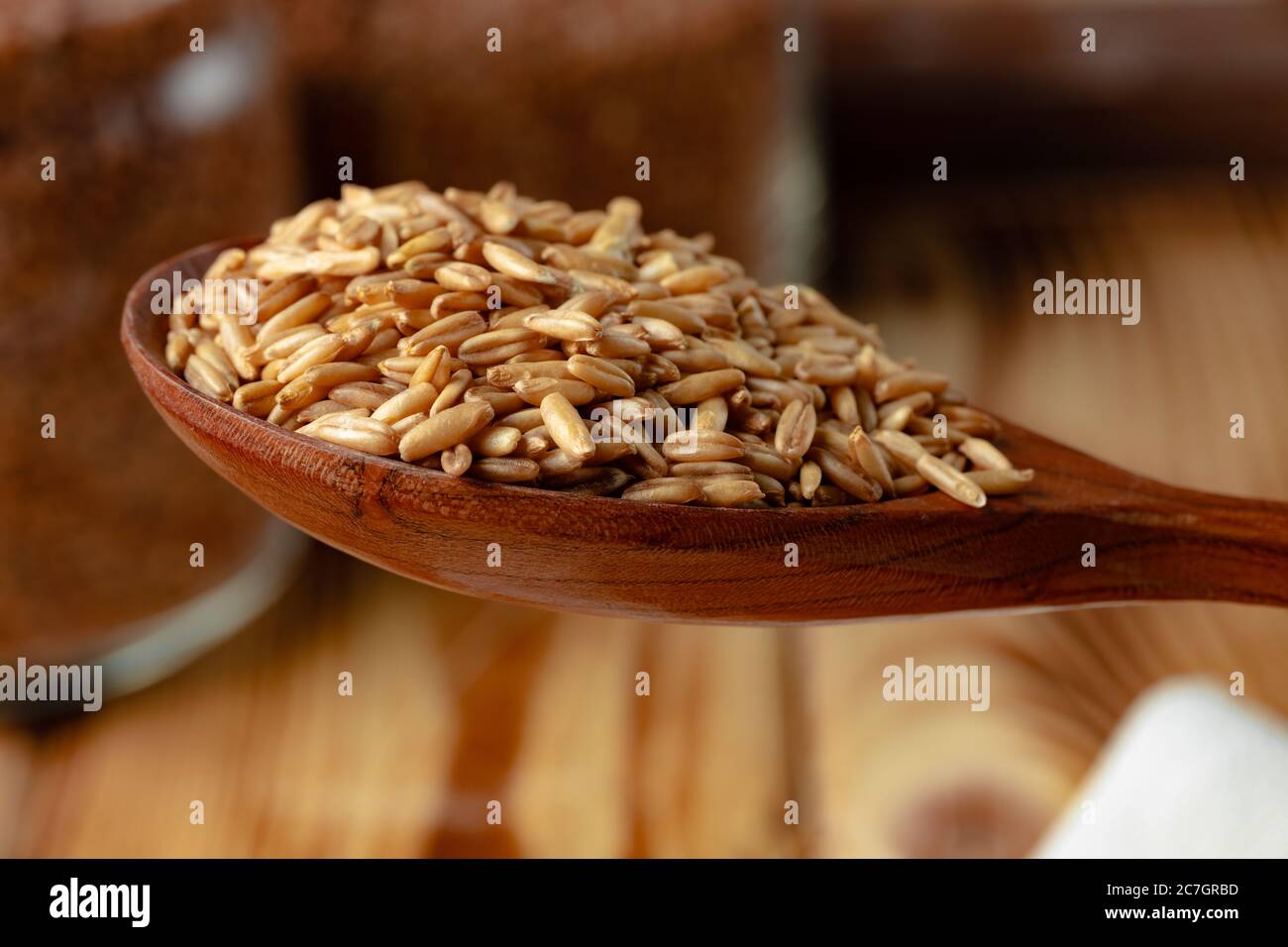 Wooden spoon with raw uncooked oats grain Stock Photo - Alamy