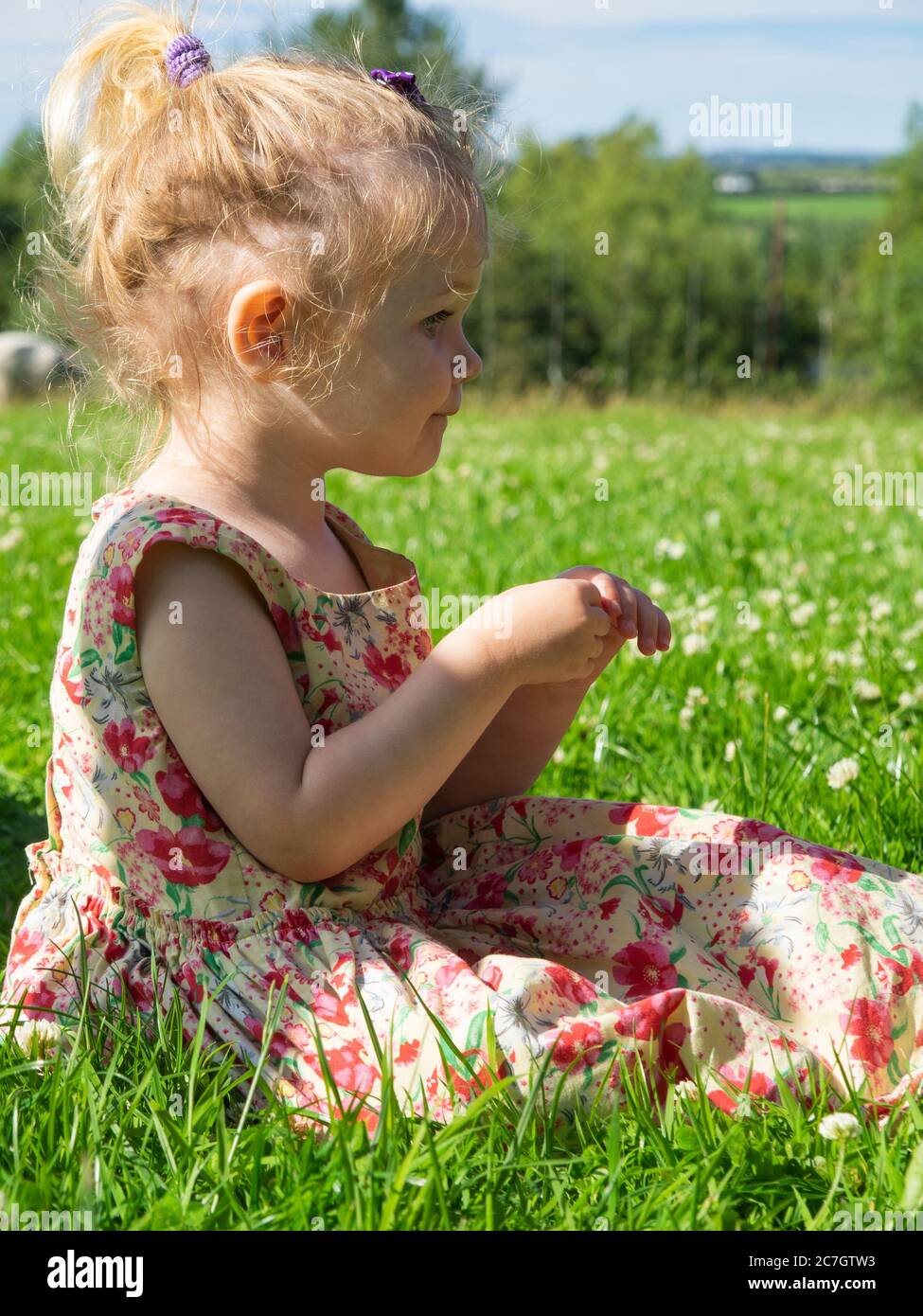 Child deep in thought hi-res stock photography and images - Alamy