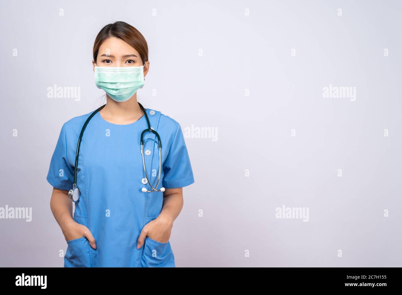 Nurse wearing surgical mask hi-res stock photography and images - Alamy